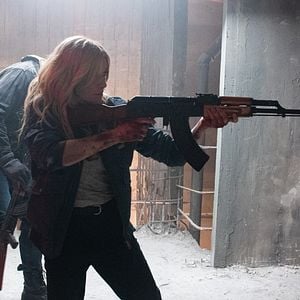 Air Force One Down: Die Agentin des Präsidenten - Film 2024 - FILMSTARTS.de