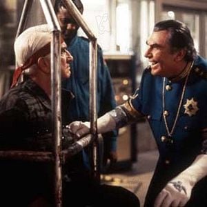 Agent 00 - Mit der Lizenz zum Totlachen - Film 1996 - FILMSTARTS.de