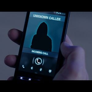Unknown Caller - Film 2014 - FILMSTARTS.de
