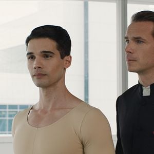 Perfect Human - Film 2019 - FILMSTARTS.de