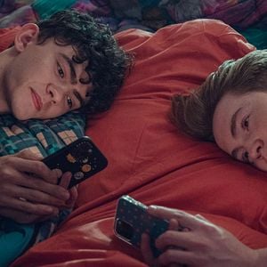 Bilder und Fotos auf Heartstopper Staffel 2 - FILMSTARTS.de