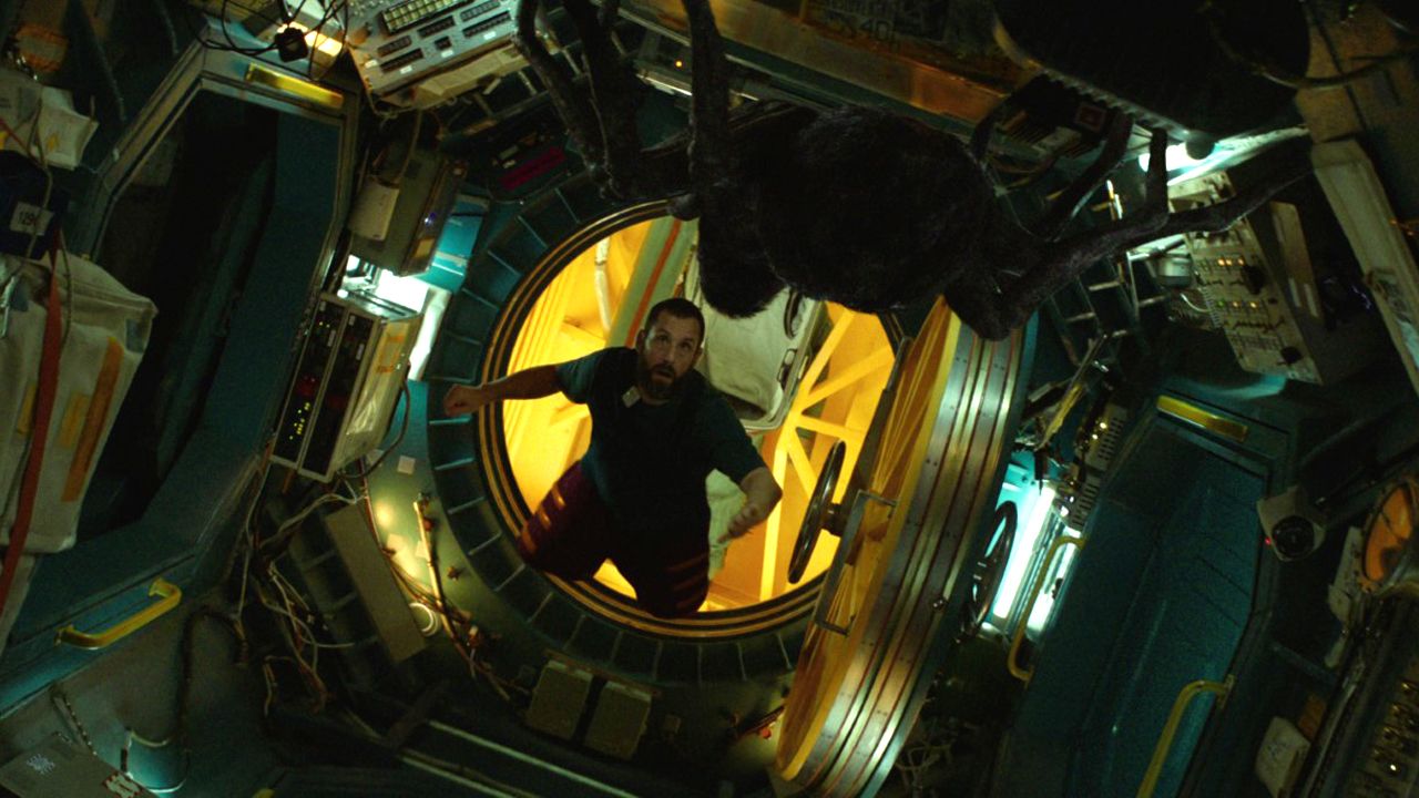 Endlich wissen wir, wann das Netflix-Sci-Fi-Abenteuer mit Adam Sandler ...