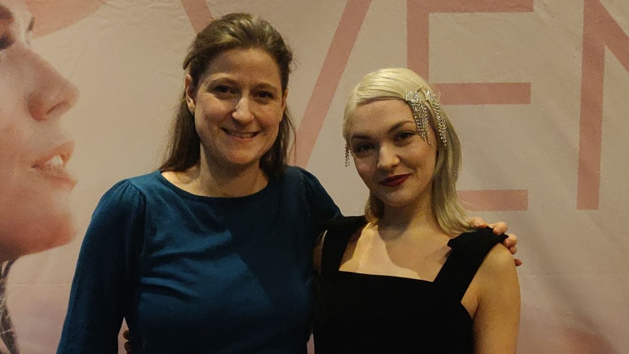 Mit Erdmännchen-Energie und den Bildern einer realen Geburt: Emma Nova ...