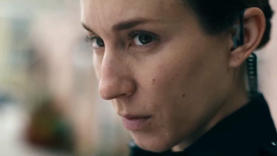 On Call Trailer OV - Trailer On Call - FILMSTARTS.de