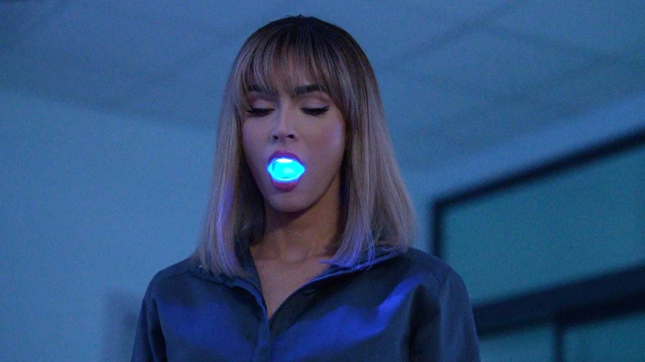 Megan Fox verführt als Killer-Cyborg einen Familienvater: Der erste ...