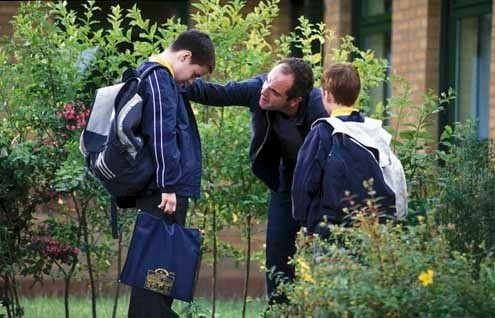 Bild zu Lewis McGibbon - Millions : Bild Danny Boyle, James Nesbitt ...