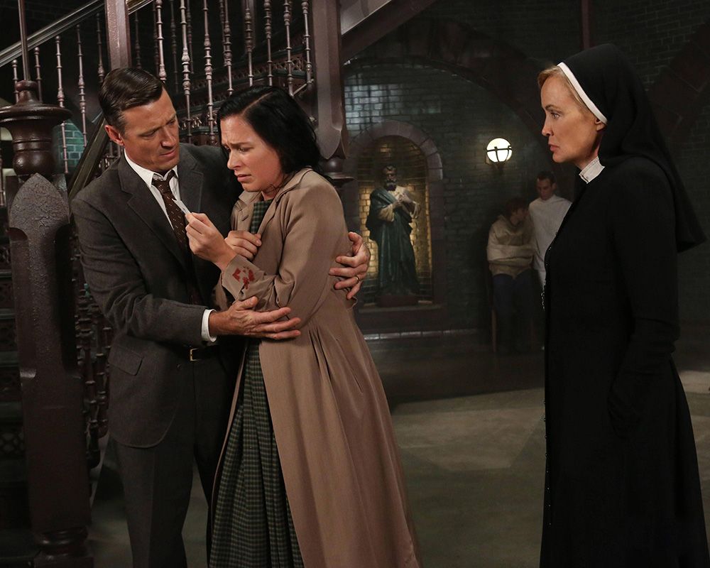 American Horror Story: American Horror Story : Bild David Chisum ...