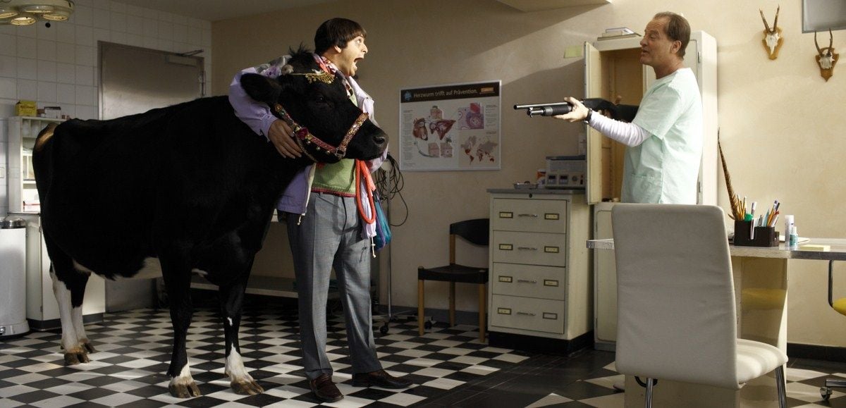 Ein Inder und eine Kuh auf Abwegen: Neue Bilder zu Kaya Yanars "Agent ...