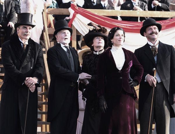 Titanic: Blood and Steel: Bild Derek Jacobi, Chris Noth, Eleanor Methven, Gray O'Brien, Neve ...