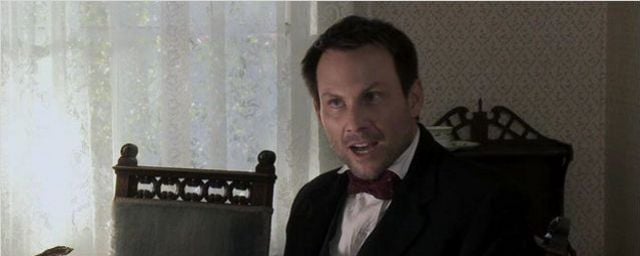 Erster Trailer zum Sci-Fi-Horrorfilm "Stranded" mit Christian Slater - Kino News - FILMSTARTS.de