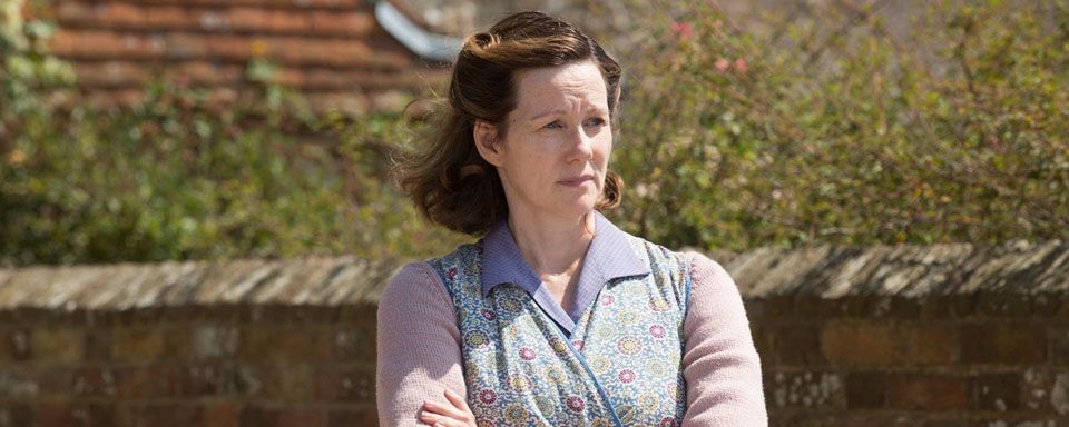 "Sully": Laura Linney an der Seite von Tom Hanks in Clint Eastwoods ...