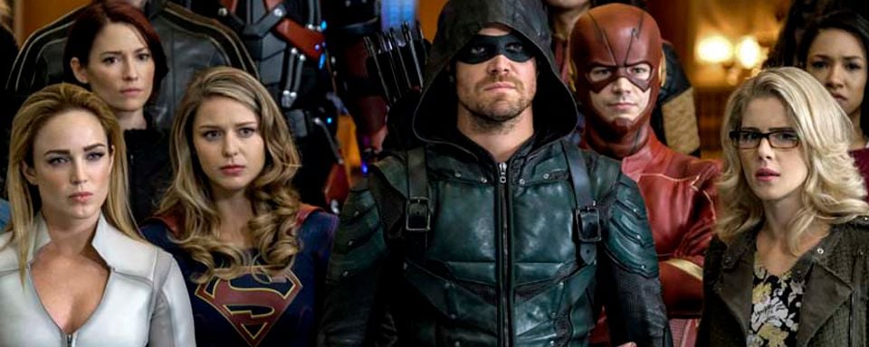 Nazi-Versionen von Supergirl, Arrow und The Flash auf fast 100 Bildern ...