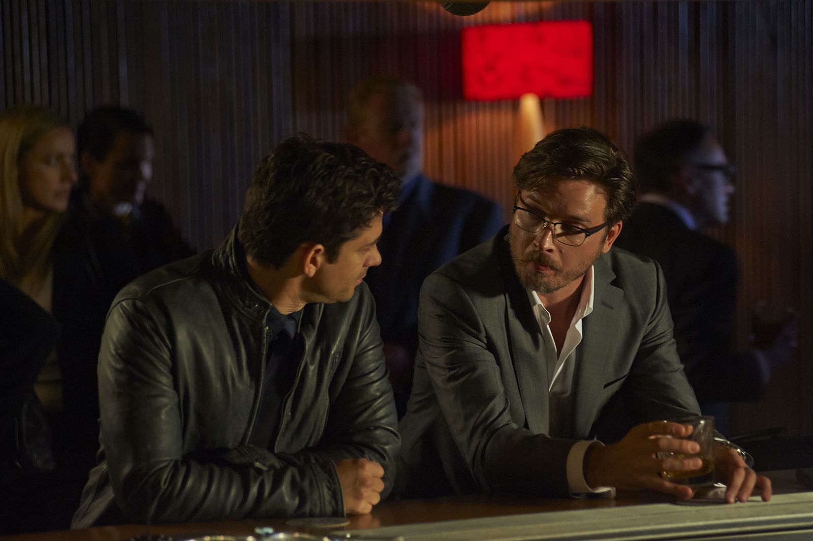 The Code: Bild Aden Young, Adam Garcia - 6 von 18 - FILMSTARTS.de