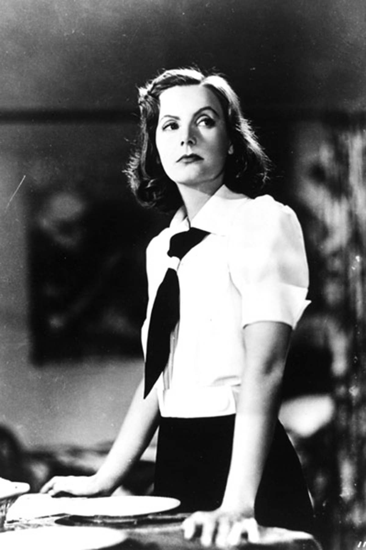 Bild zu Greta Garbo - Ninotschka : Bild Greta Garbo - Foto 16 von 40 ...