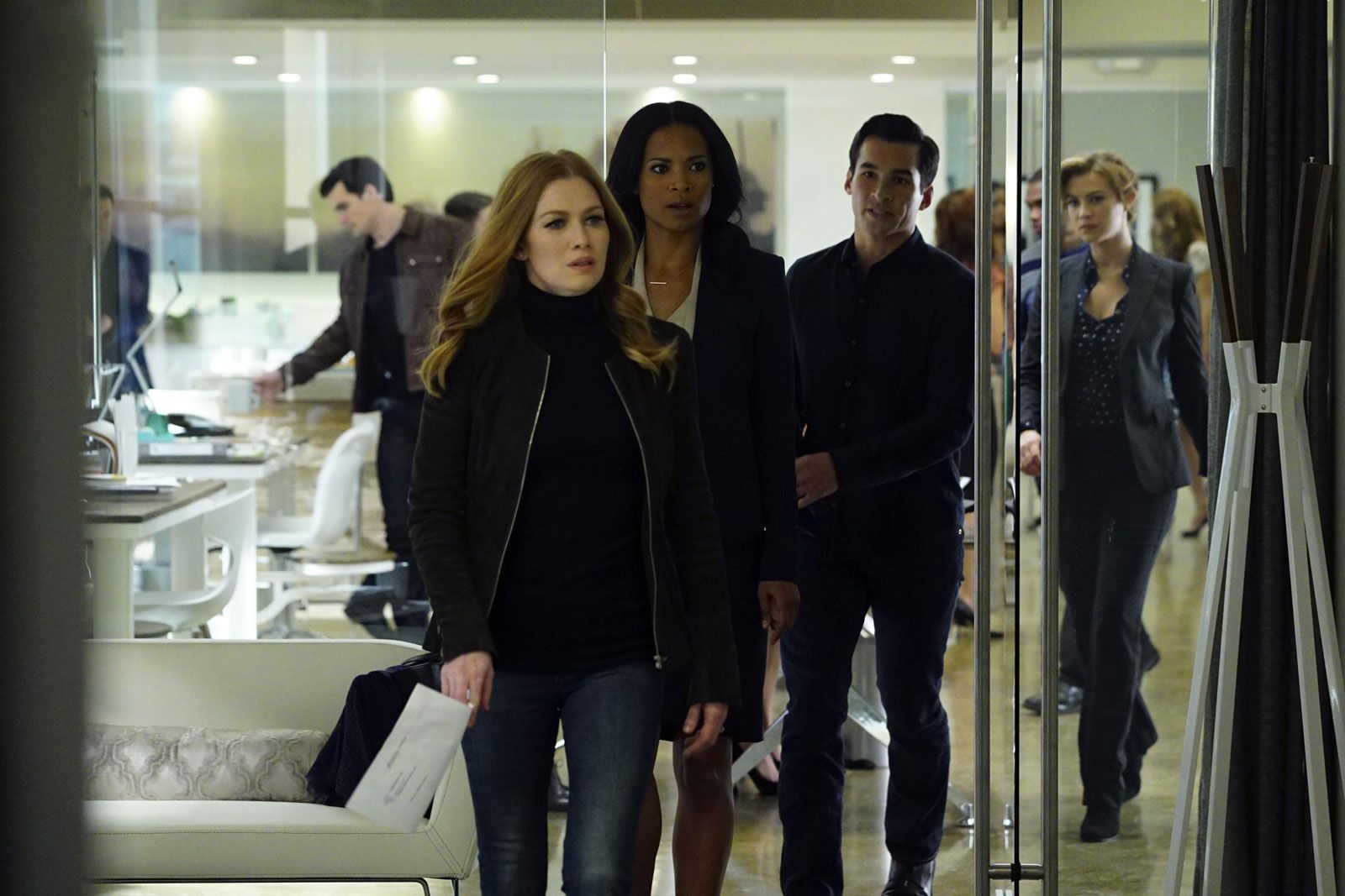 The Catch (2016): The Catch (2016) : Bild Mireille Enos, Rose Rollins ...