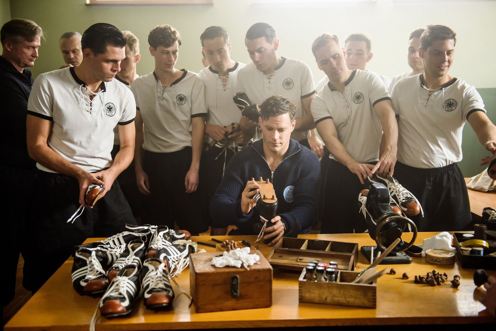 Bild zu Ken Duken - Duell der Brüder - Die Geschichte von Adidas und ...