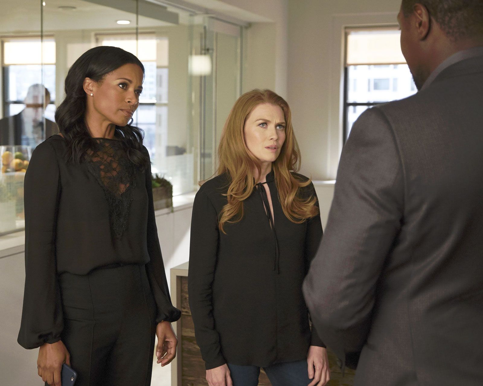 Bild zu Mireille Enos - The Catch (2016) : Bild Rose Rollins, Mireille Enos - Foto 32 von 136 ...