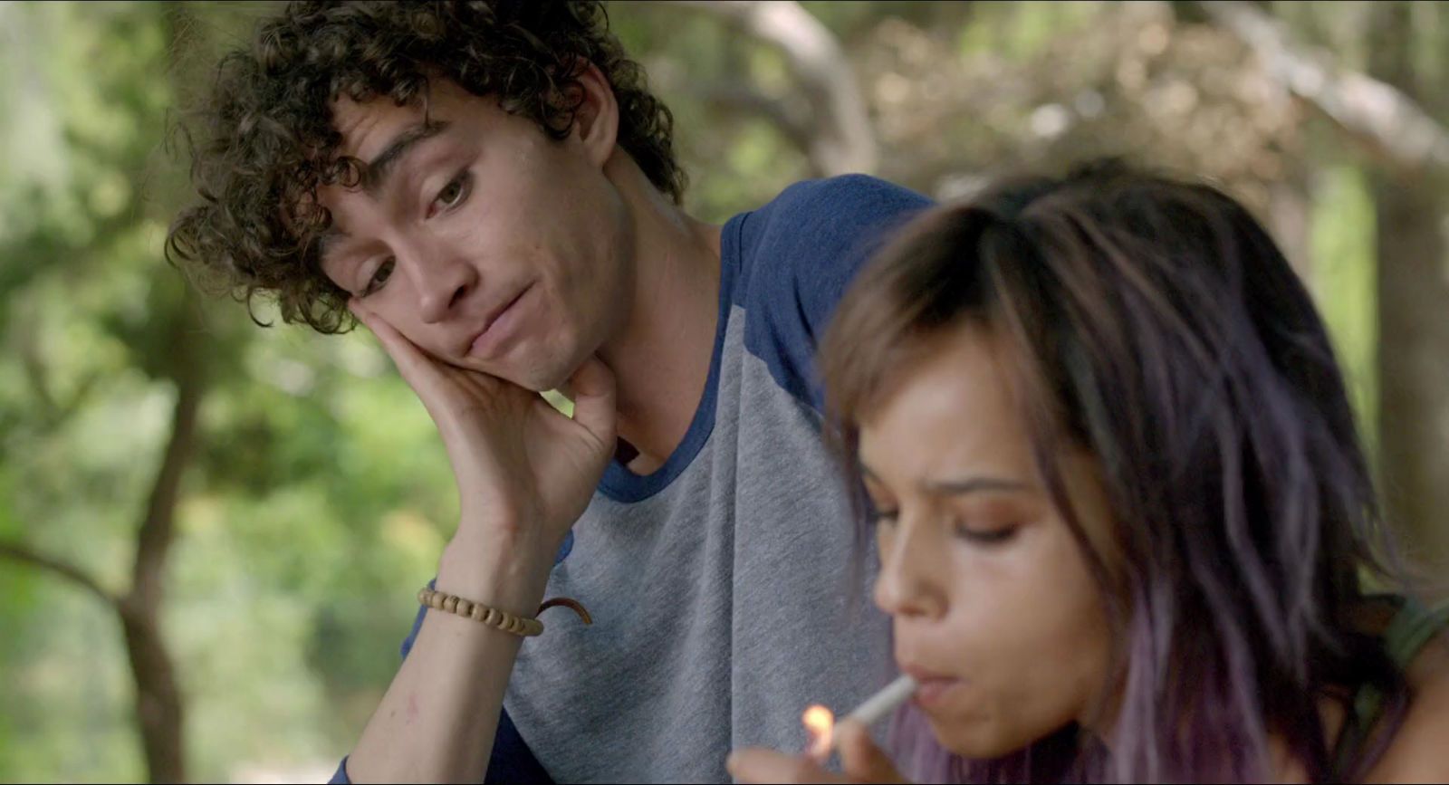 Bild Zu Robert Sheehan The Road Within Bild Zoë Kravitz Robert
