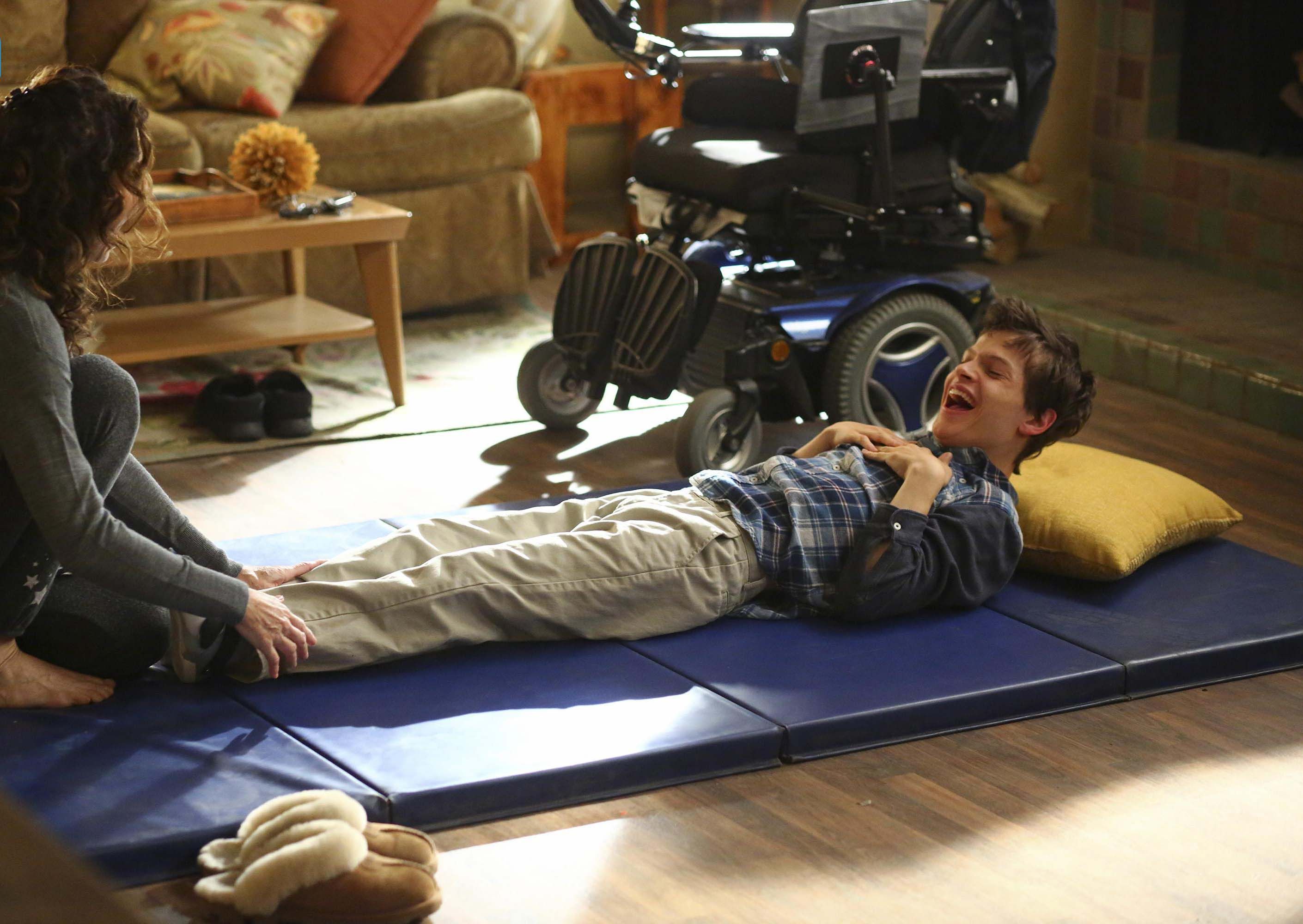 Speechless: Speechless : Bild Minnie Driver, Micah Fowler - 210 von 240 ...