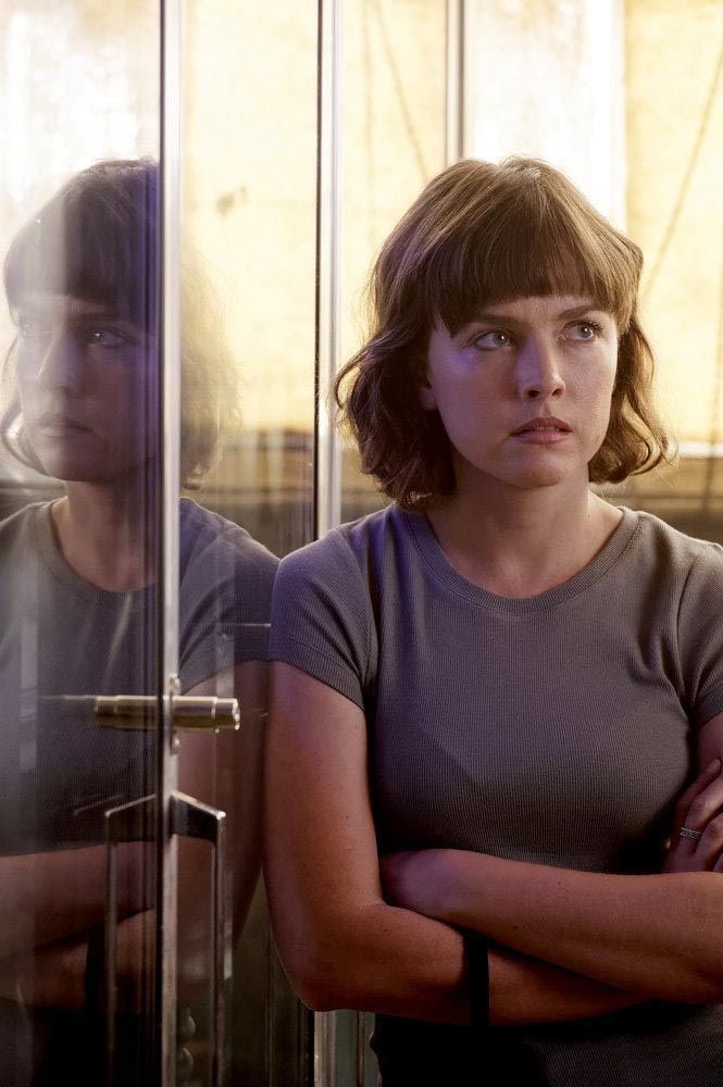 Incorporated: Incorporated : Bild Allison Miller - 6 von 52 - FILMSTARTS.de