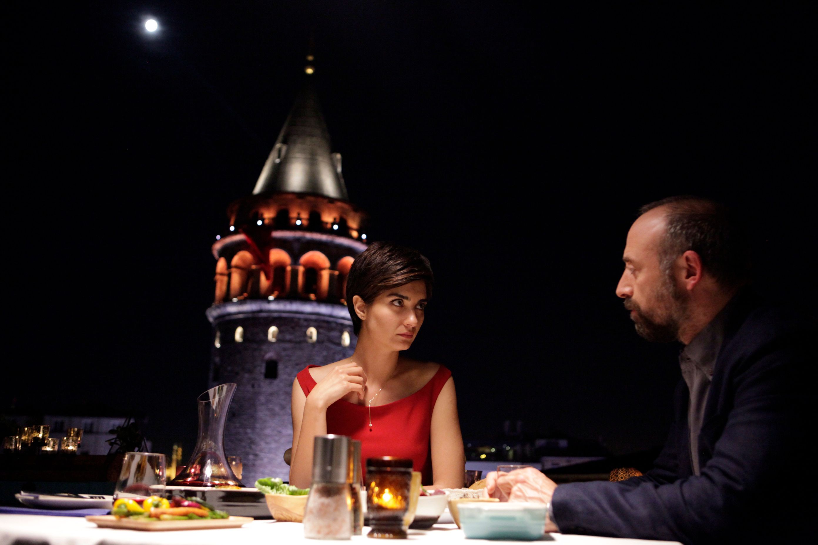 Foto zum Film İstanbul Kırmızısı - Bild 7 auf 30 - FILMSTARTS.de