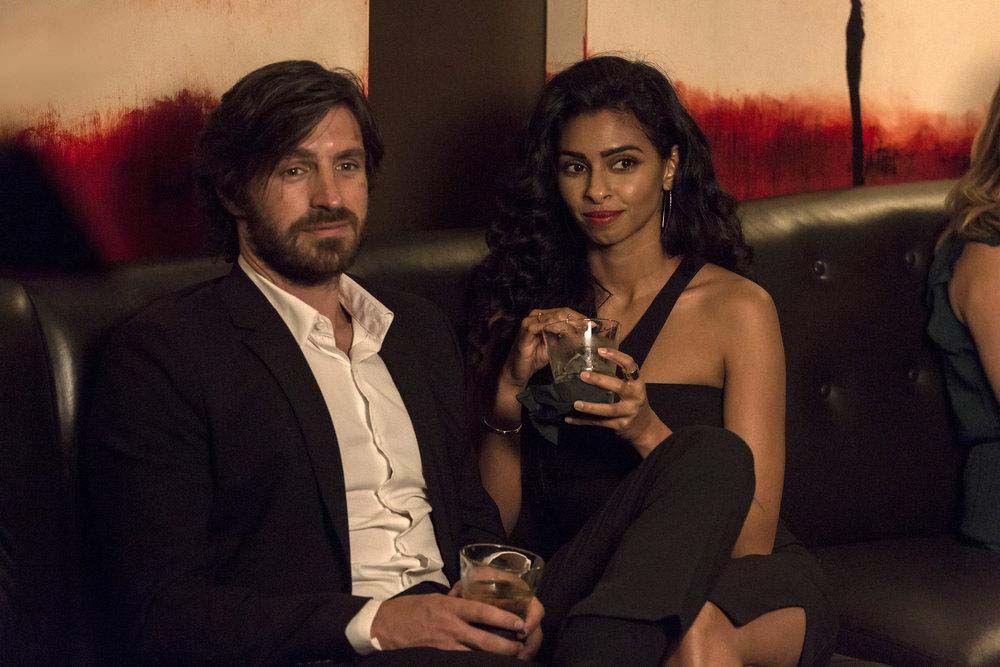 Bild zu Eoin Macken - The Night Shift : Bild Eoin Macken, Rana Roy ...