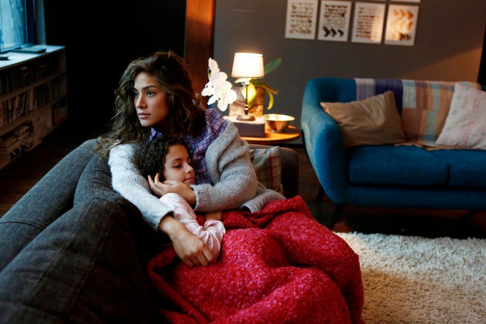 Bild zu Manon Azem - Bild Manon Azem - Foto 32 von 39 - FILMSTARTS.de