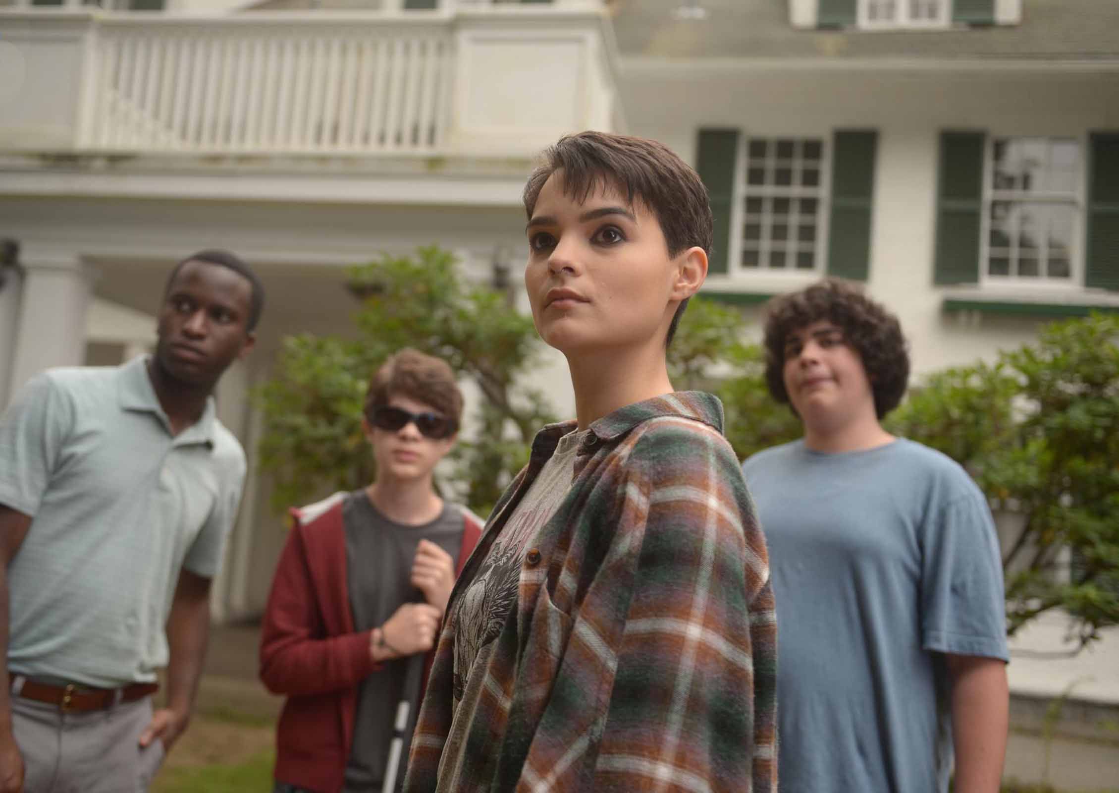 Bild zu Hunter Dillon - Bild Alex Barima, Brianna Hildebrand, Cyrus ...
