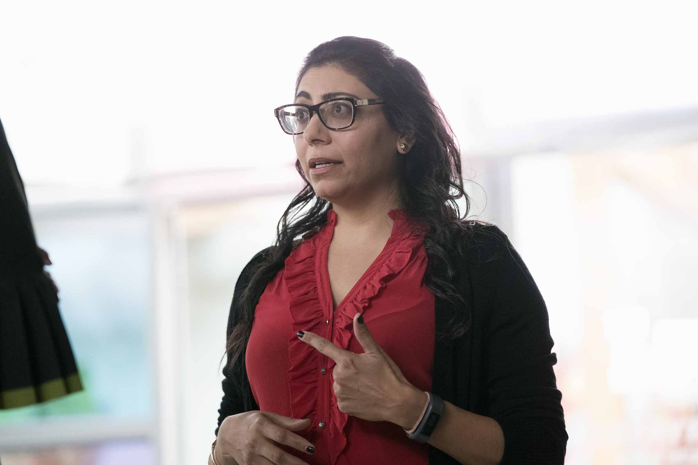 Speechless: Speechless : Bild Rita Rani - 2 von 2 - FILMSTARTS.de