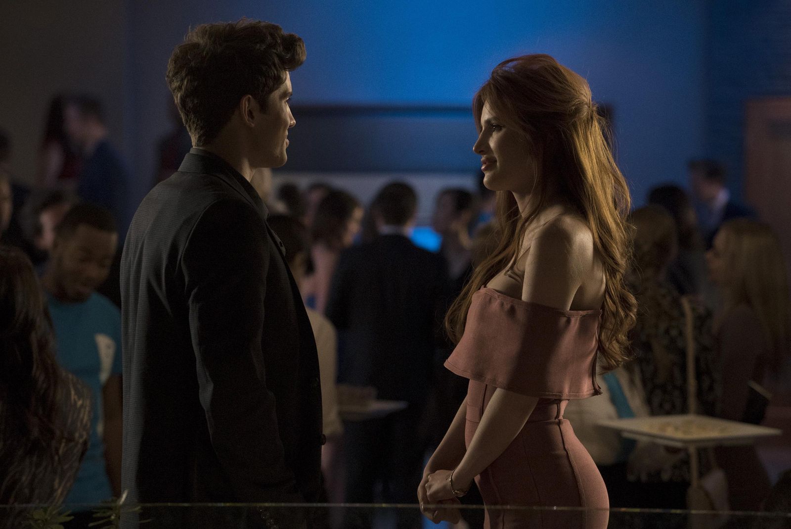 Bild zu Carter Jenkins - Famous In Love : Bild Bella Thorne, Carter ...