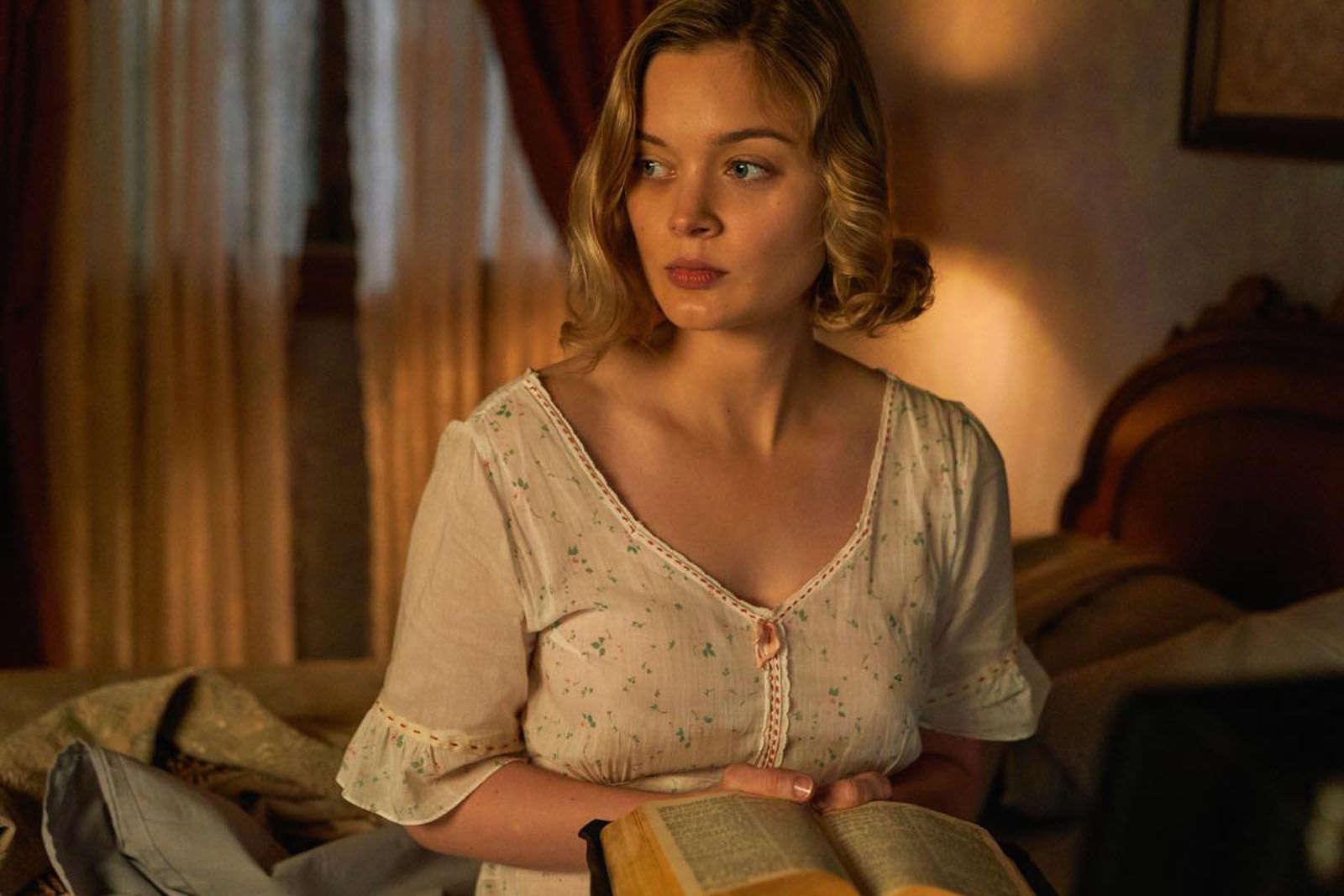 Strange Angel: Strange Angel : Bild Bella Heathcote - 3 von 13 ...