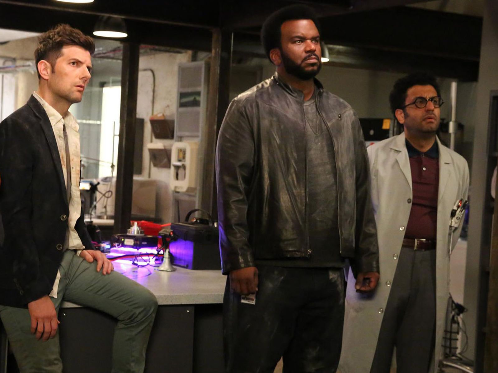 Ghosted: Ghosted : Bild Adeel Akhtar, Craig Robinson, Adam Scott - 4 ...
