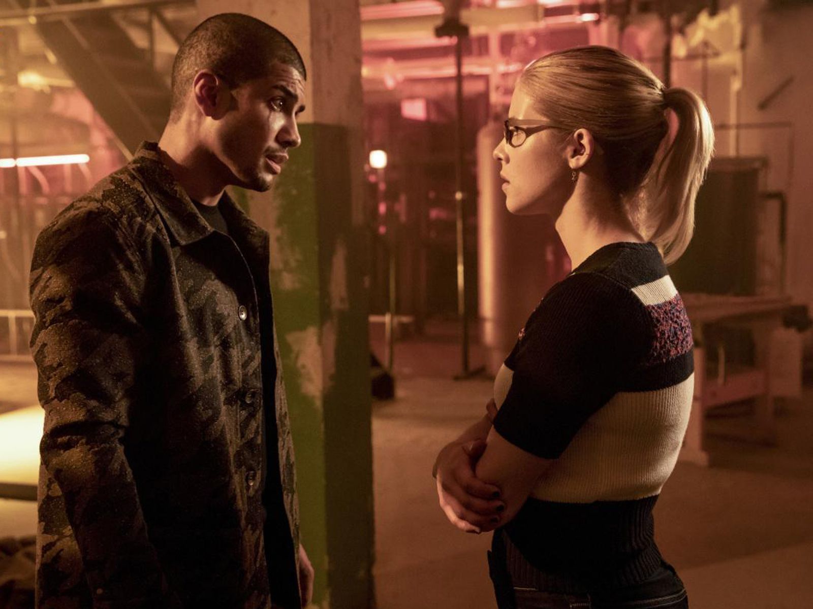 Arrow: Arrow : Bild Emily Bett Rickards, Rick Gonzalez - 277 von 1200 ...