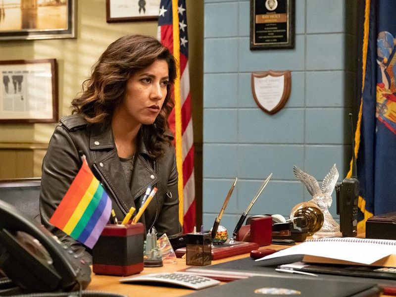 Brooklyn Nine-Nine: Brooklyn Nine-Nine : Bild Stephanie Beatriz - 164 von 621 - FILMSTARTS.de