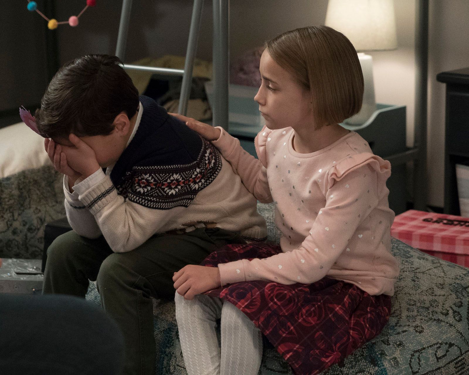 Single Parents: Single Parents : Bild Tyler Wladis, Marlow Barkley - 89 ...