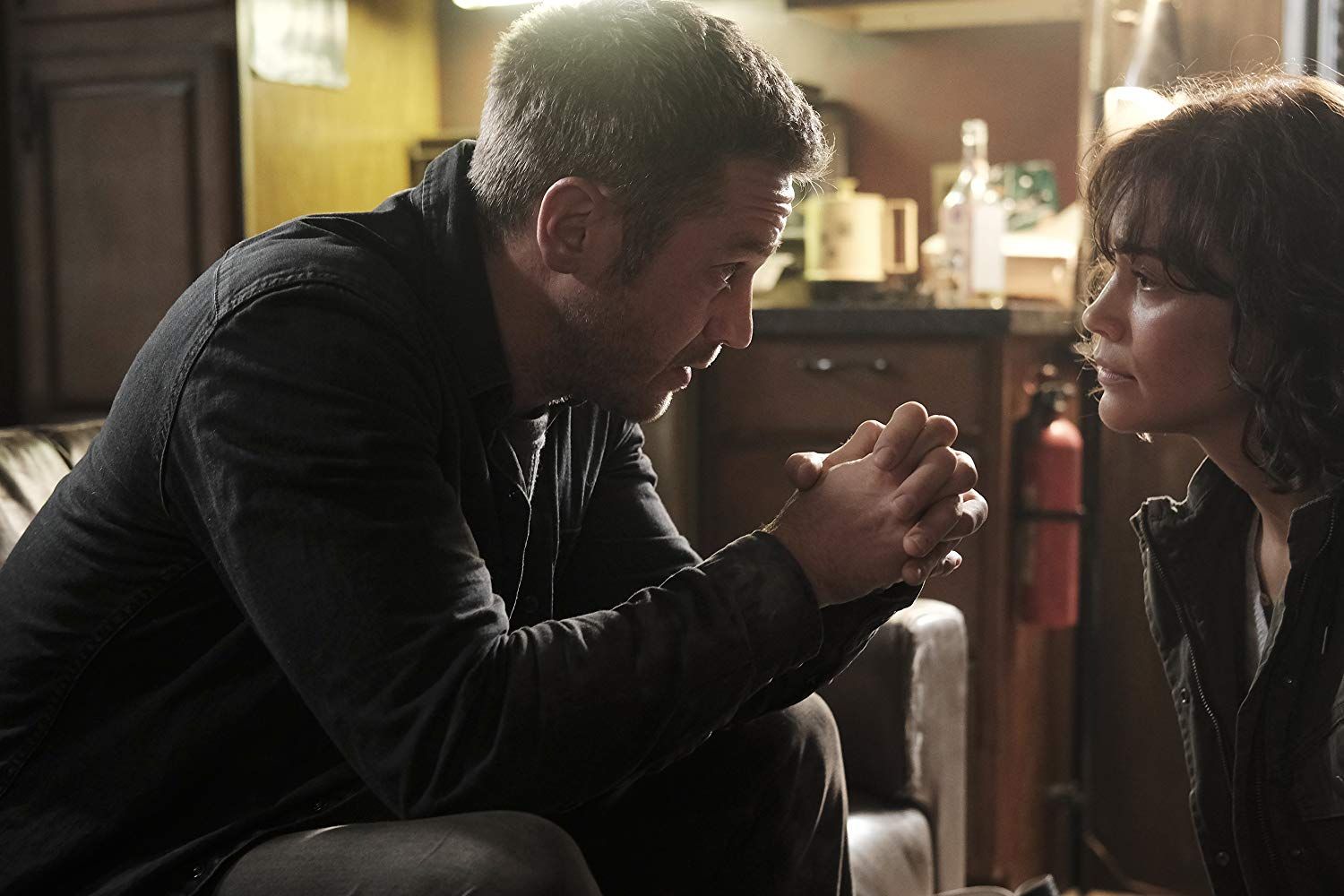 Poster Somewhere Between staffel 1 - Poster 17 von 59 - FILMSTARTS.de