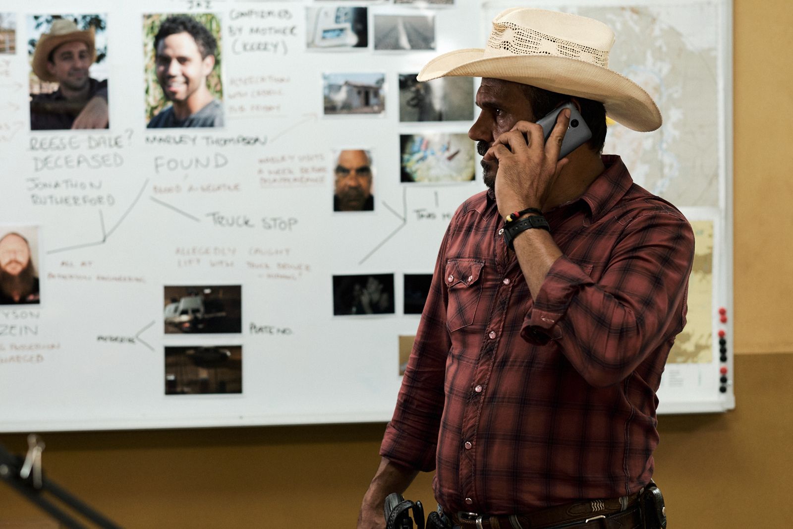 Bild zu Aaron Pedersen - Mystery Road - Verschwunden im Outback : Bild ...