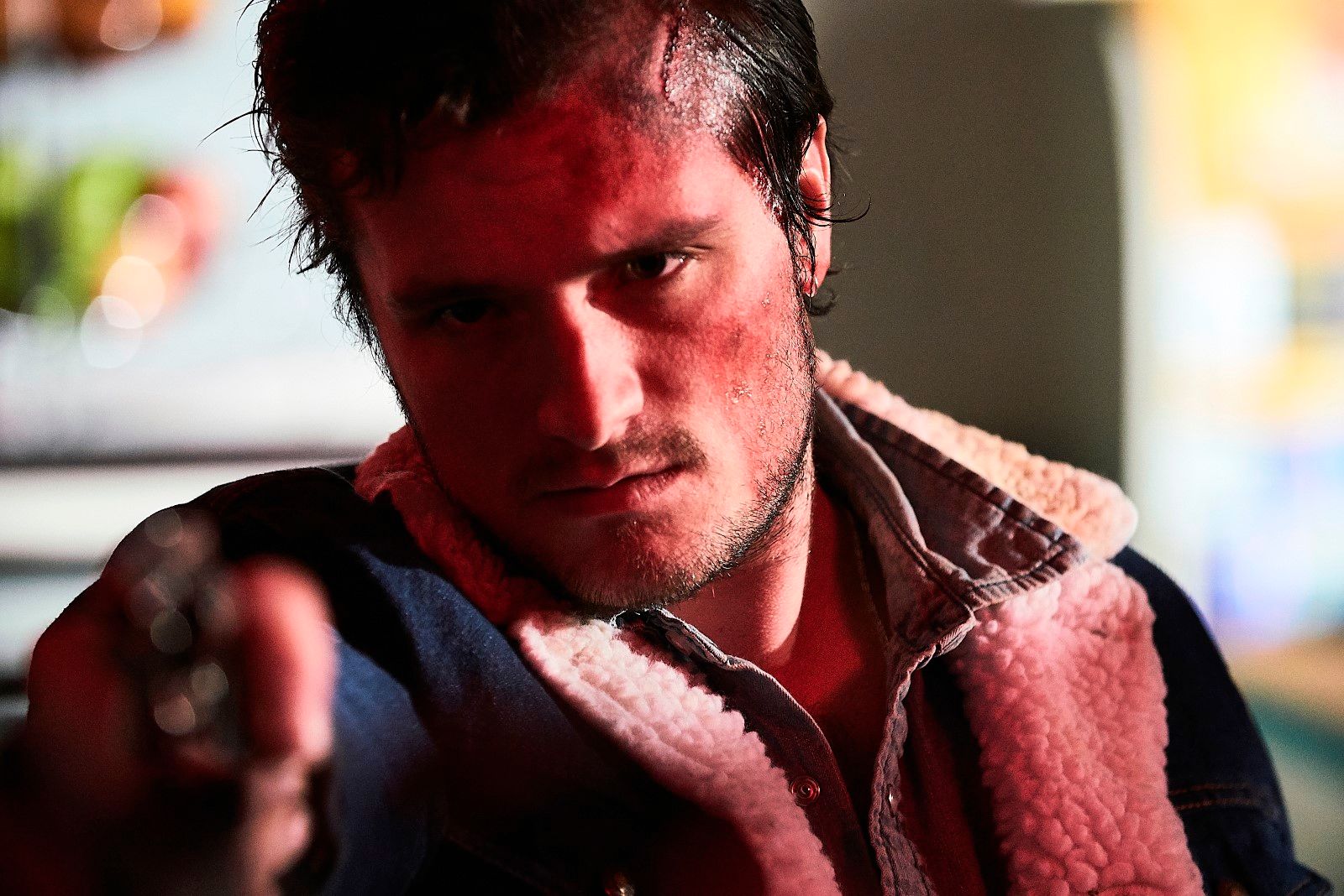 Josh Hutcherson Fume Des Cigarettes Burn |Teaser Trailer