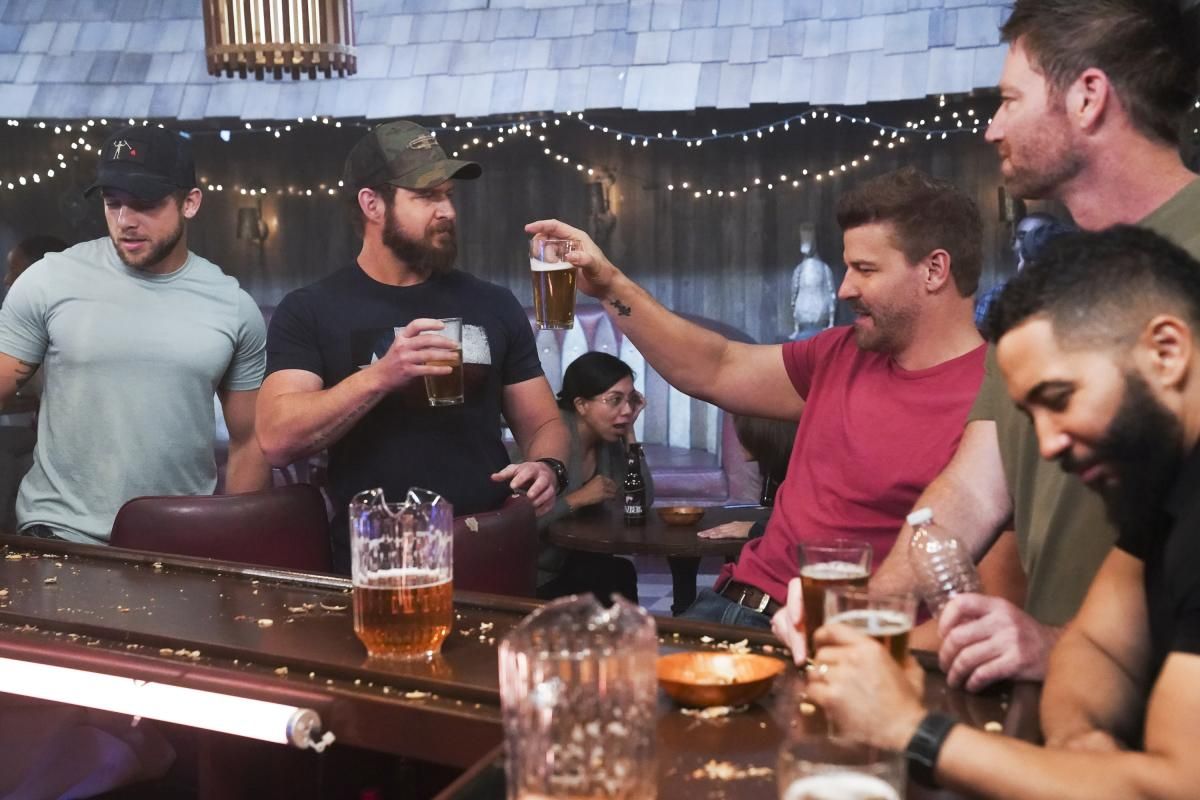 Bild zu Scott Fox - SEAL Team : Bild A.J. Buckley, Scott Fox, David ...