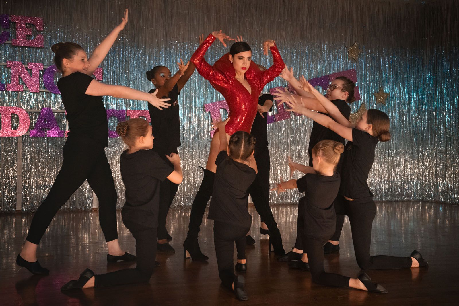 Bild zu Sofia Carson - Feel the Beat : Bild Sofia Carson, Lidya Jewett ...