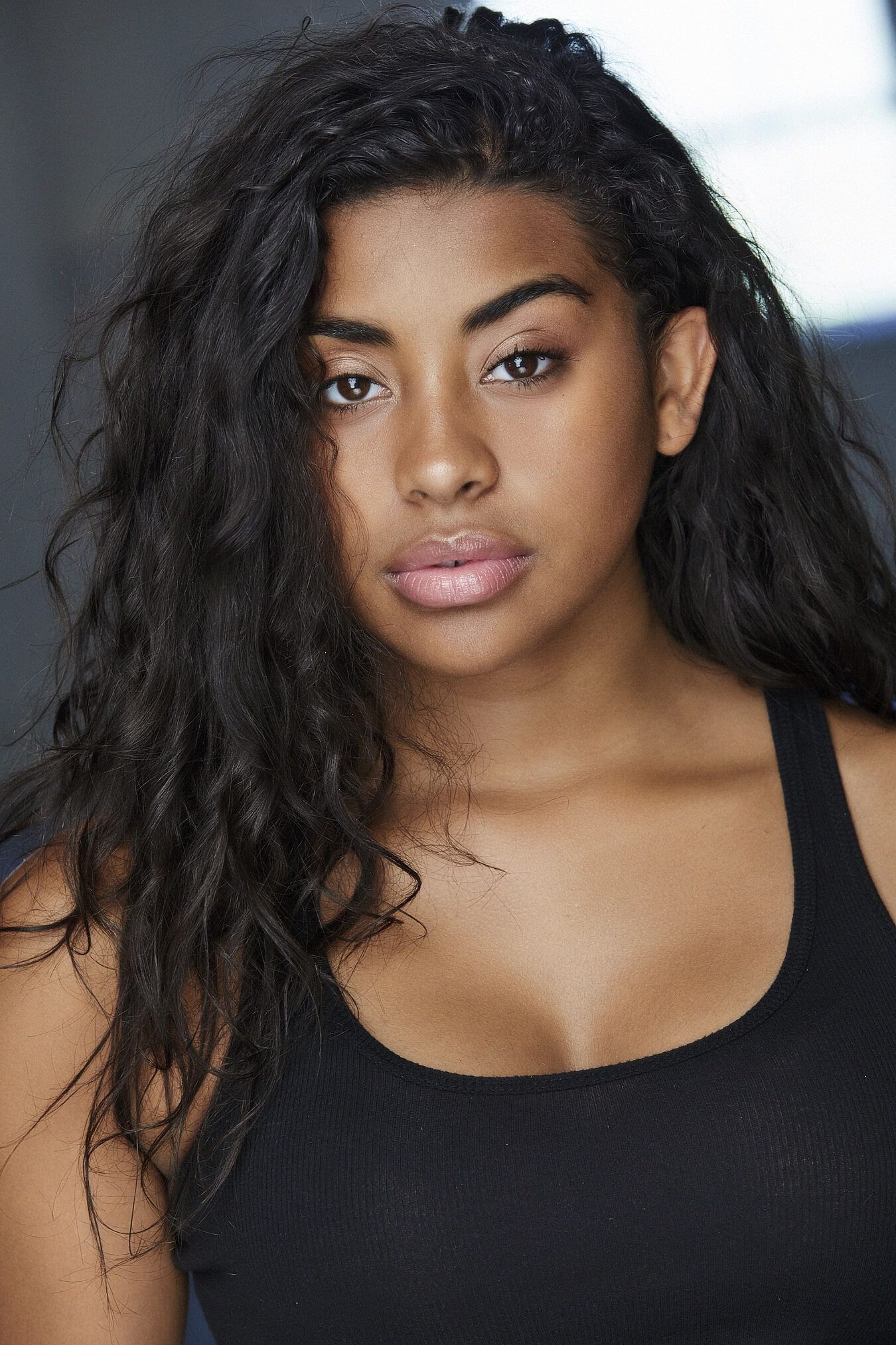 Alycia Pascual-Pena : ihre Filme und Serien im Stream - FILMSTARTS.de