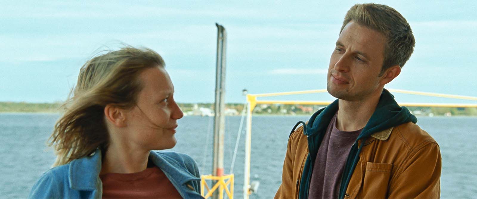 Bild zu Mia Wasikowska - Bergman Island : Bild Anders Danielsen Lie ...