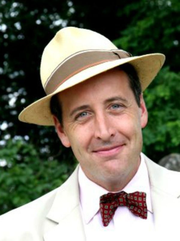 Jonathan Higgins - FILMSTARTS.de