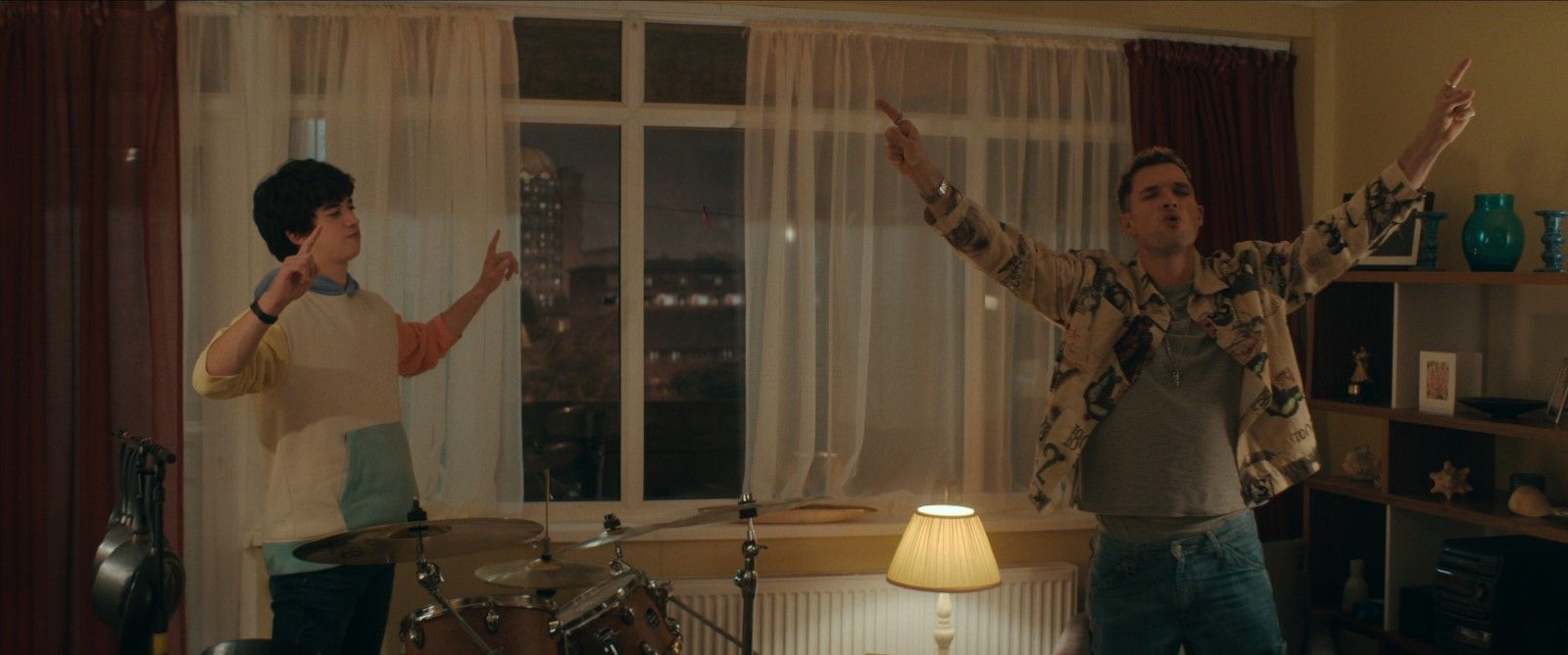 Bild zu Leo Long - I Used To Be Famous : Bild Ed Skrein, Leo Long ...