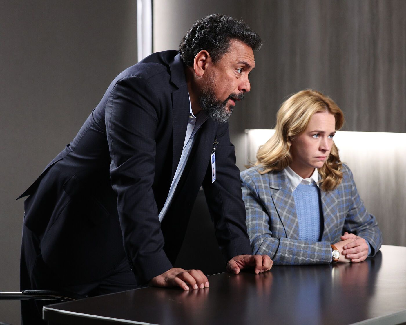 The Rookie: Feds: The Rookie: Feds : Bild Felix Solis, Britt Robertson ...