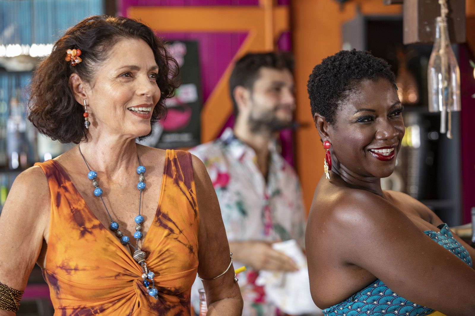 Death In Paradise: Death In Paradise : Bild Ginny Holder, Elizabeth ...