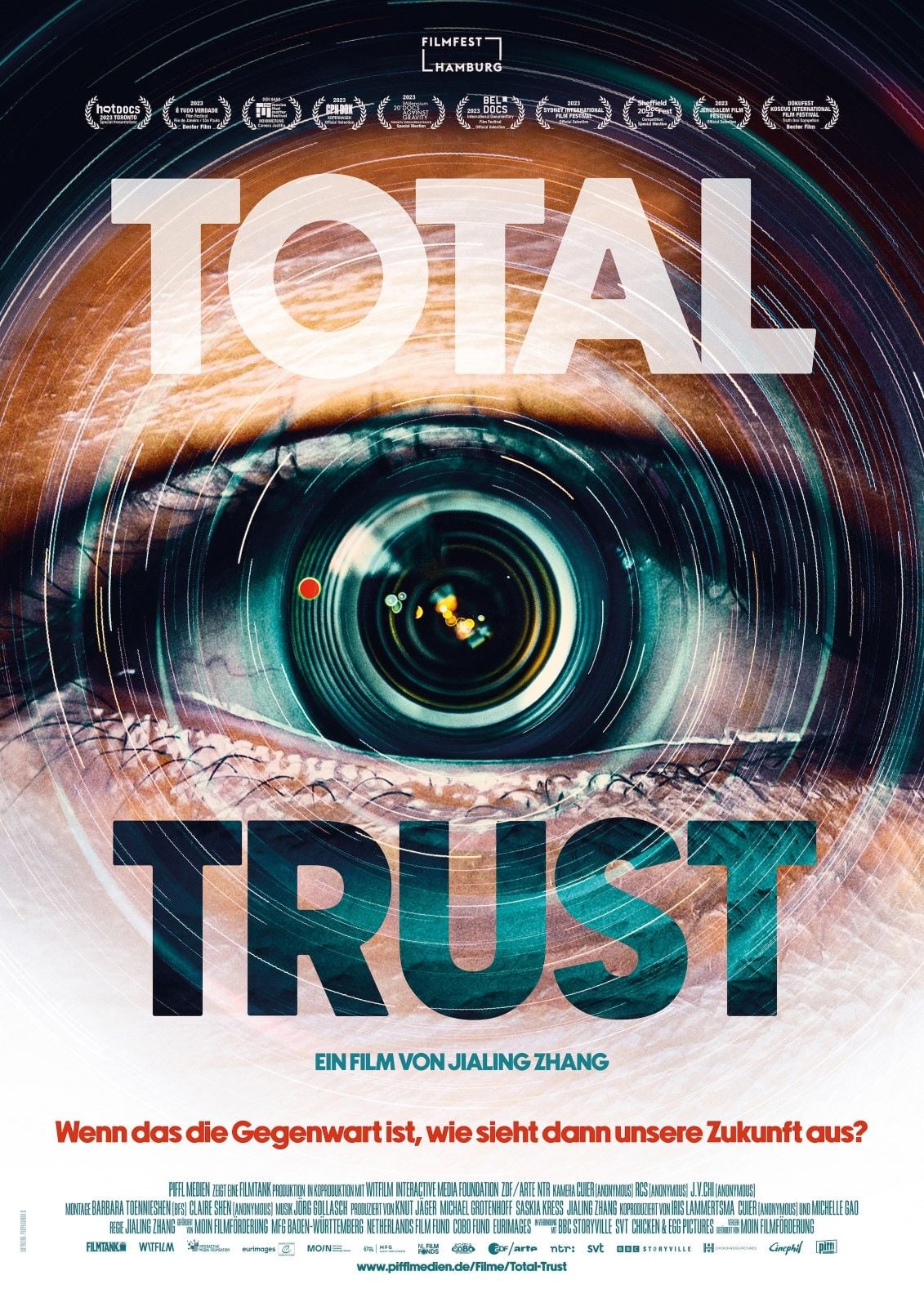 Total Trust - Dokumentarfilm 2022 - FILMSTARTS.de