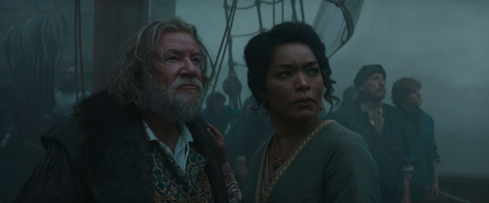 Bild zu Angela Bassett - Damsel : Bild Ray Winstone, Angela Bassett ...