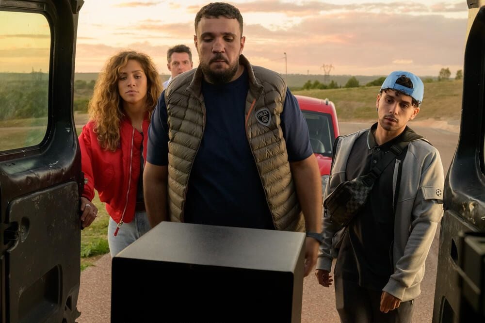 Bild zu Manon Azem - Bild Manon Azem, Arnaud Ducret, Iliès Kadri, Faued ...