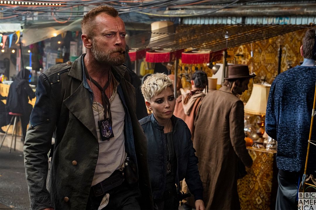 Ist das noch Terry Pratchetts Scheibenwelt? Die ungewöhnlichen ersten Bilder zu "The Watch ...